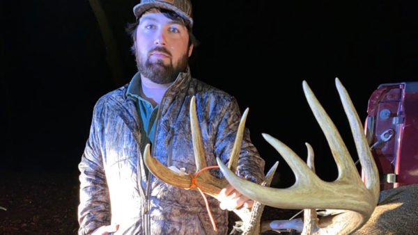 Local Buck Outshines Missouri Buck For Taylor Sportsman Network local-buck-outshines-missouri-buck-for-taylor-sportsman-network